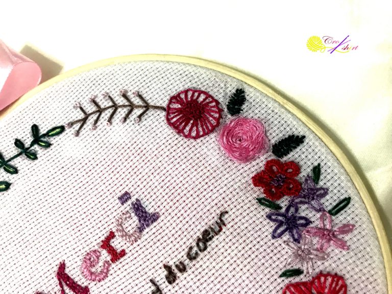 Broderie murale Merci brodé à la main - Serena Crochet
