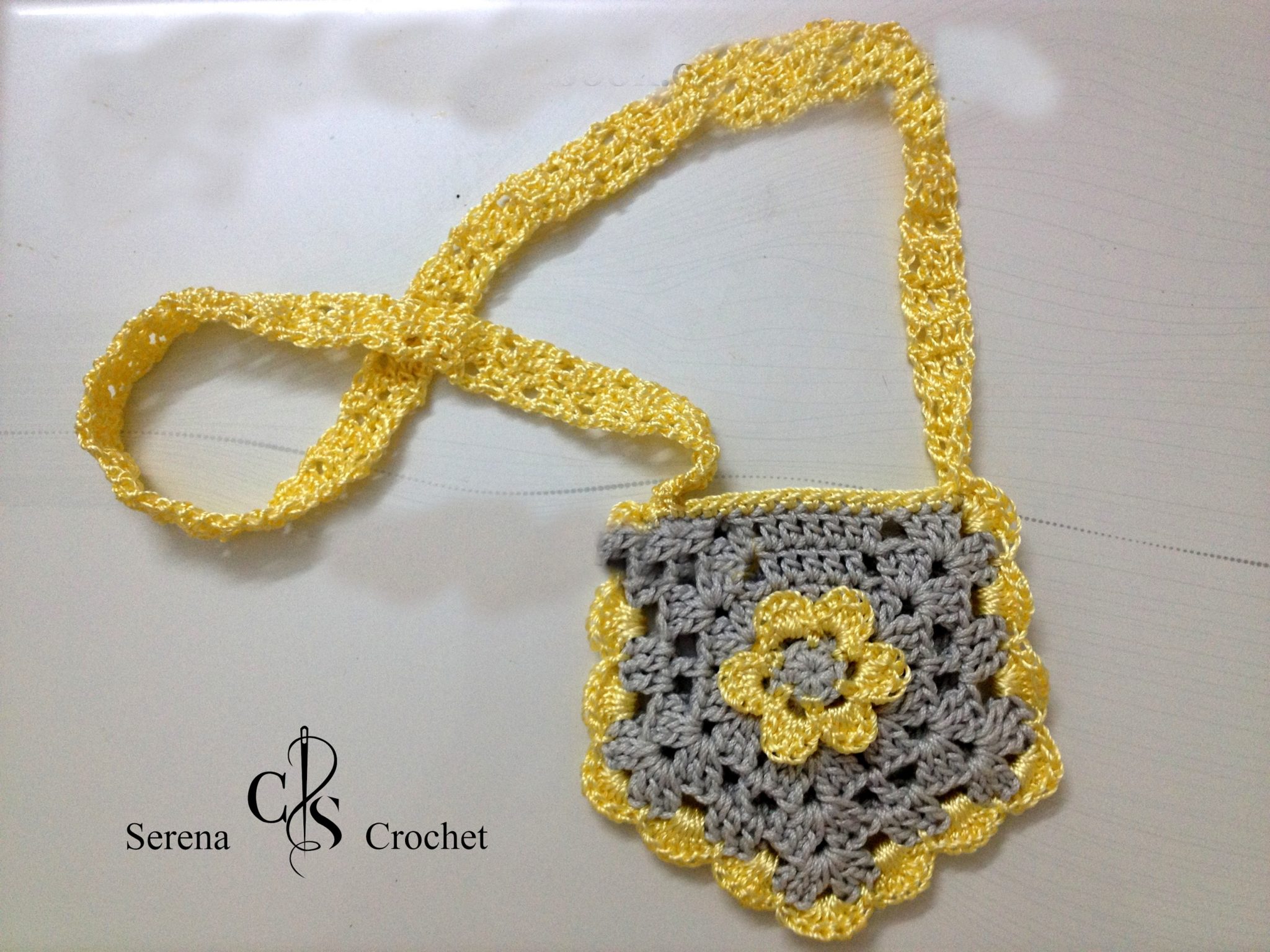 Mini sac jaune et gris au crochet - Serena Crochet