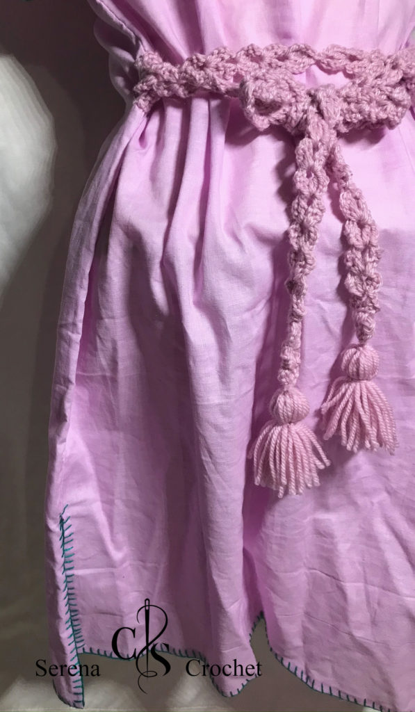 Robe rose brodée à la main style vintage - Serena Crochet